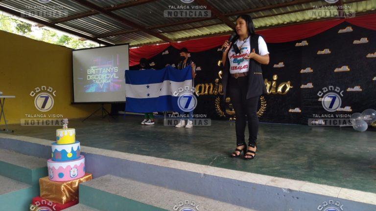Personal docente, administrativo, padres de familia y estudiantes del ...