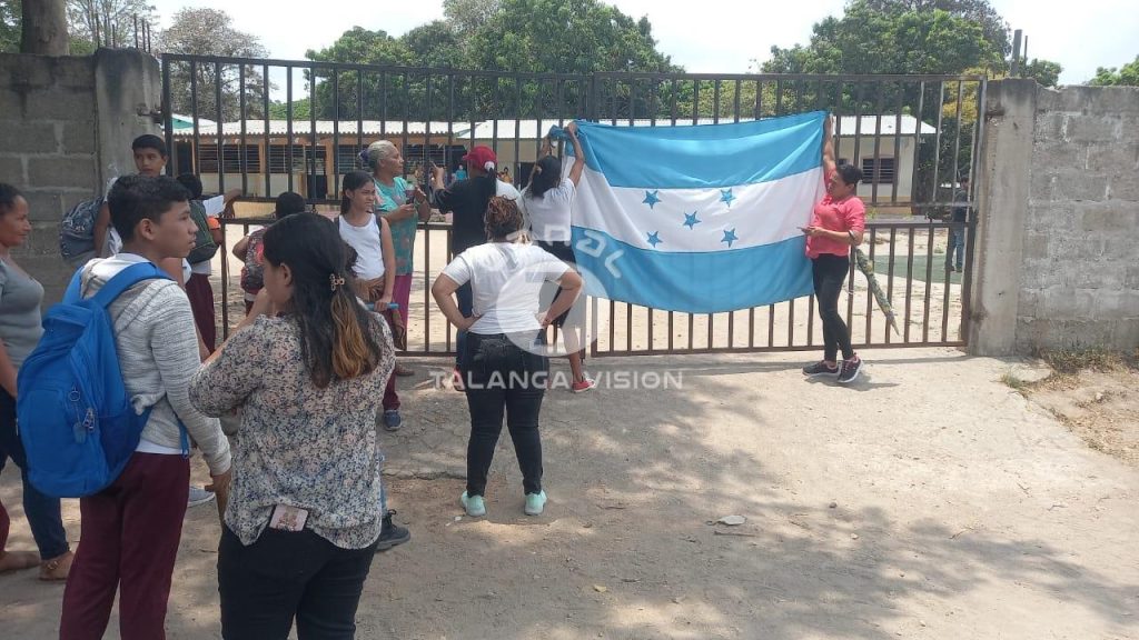 Cerrada por toma la escuela Luis Landa